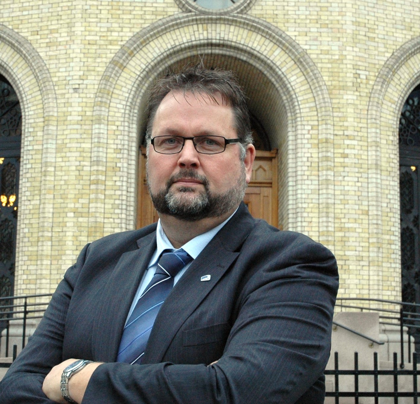 Rydd opp i godkjenningskøen nå