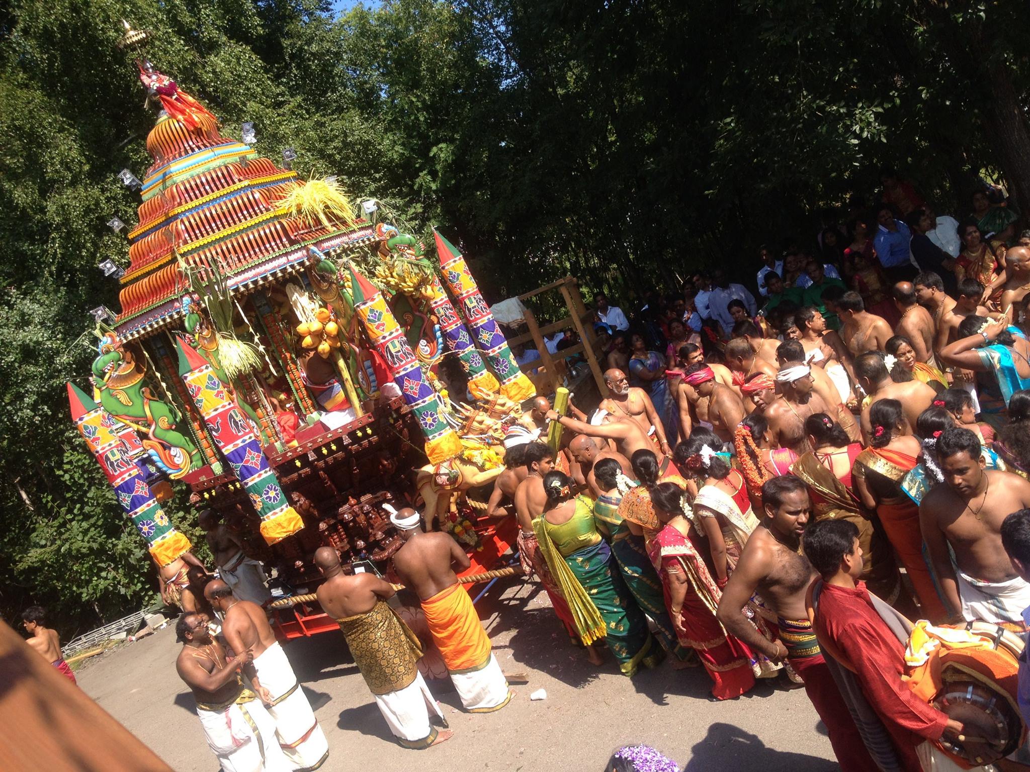 Holdt hindufestival i sommerheten