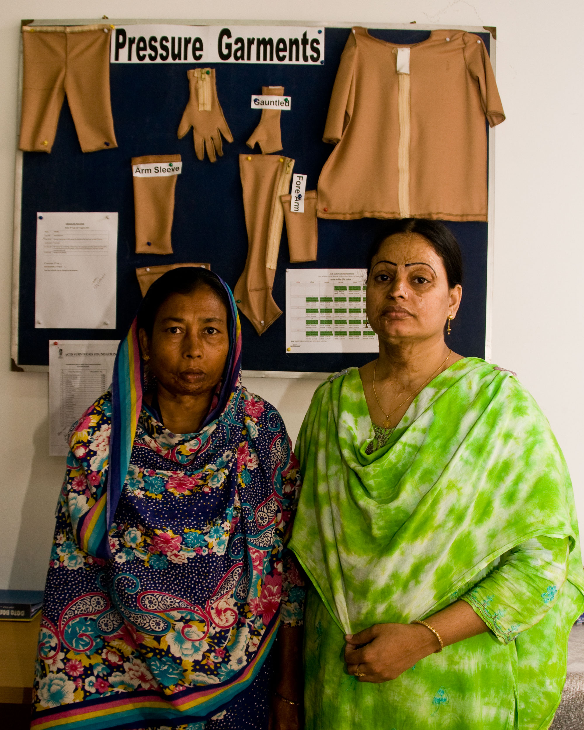 Angriper kvinner med syre | Utrop